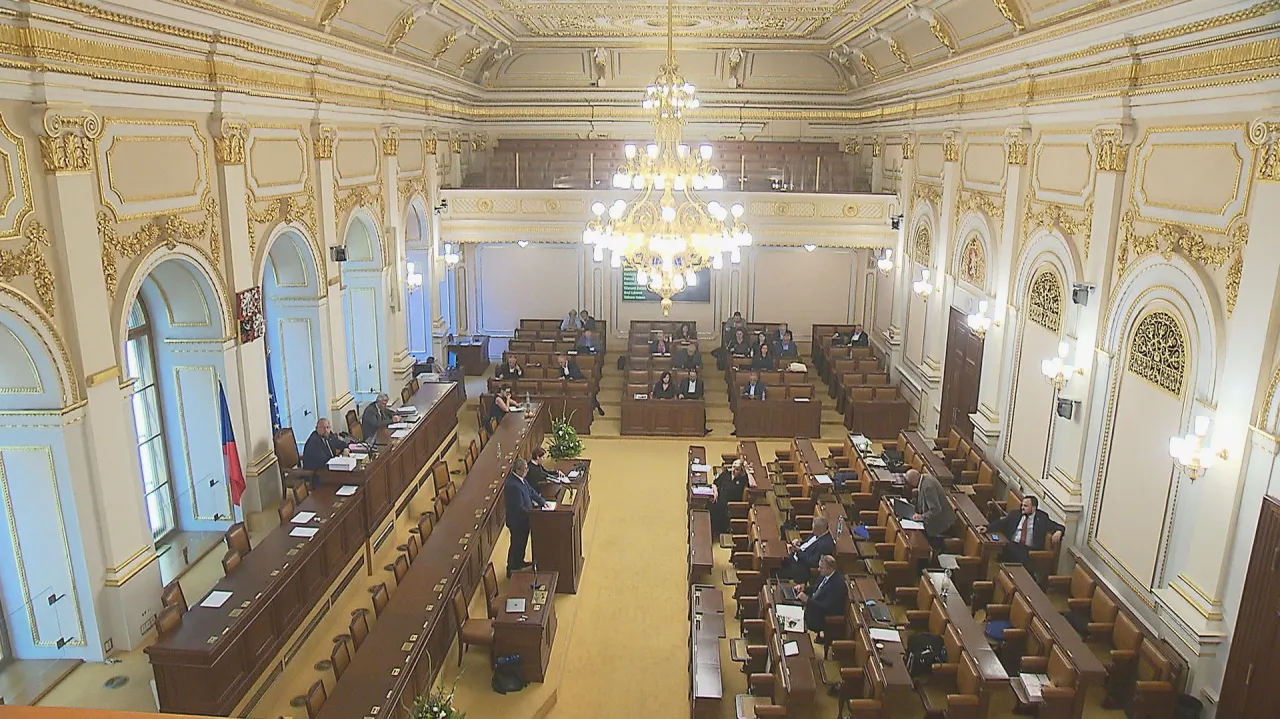 Poslanci se z podnětu ANO sešli k určení daní a referendu, sněmovna ale ...