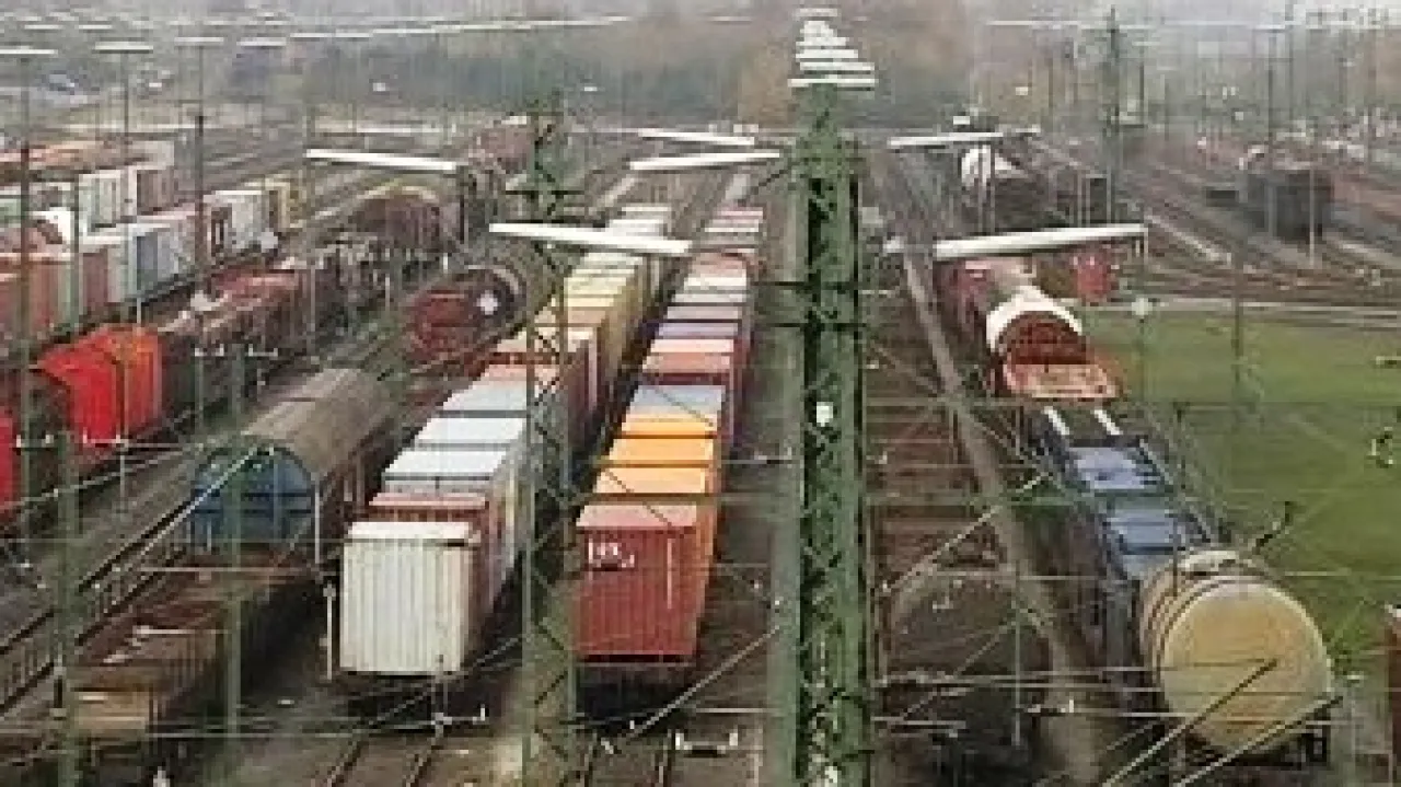 Firma ČD Cargo požaduje za výluky náhradu od SŽDC — ČT24 — Česká televize
