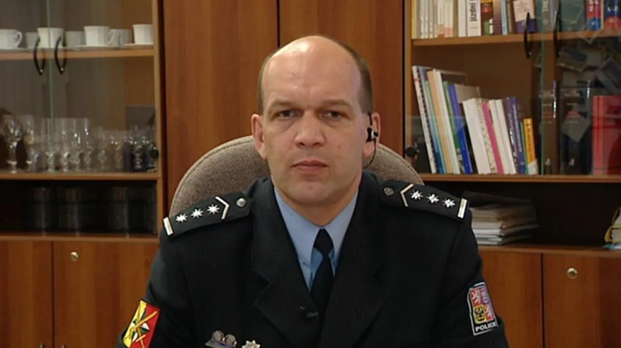 Šéf pražské policie zatím nerezignuje. Podporují ho i odbory — ČT24 ...
