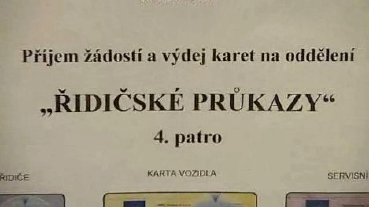 Lidé v Olomouci podceňují výměnu řidičských průkazů — ČT24 — Česká televize