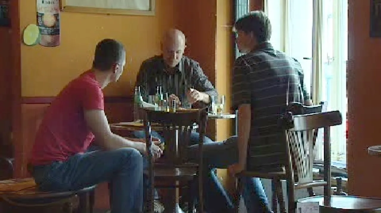 Mohou si restaurace účtovat kuvér a další speciální poplatky? — ČT24 ...