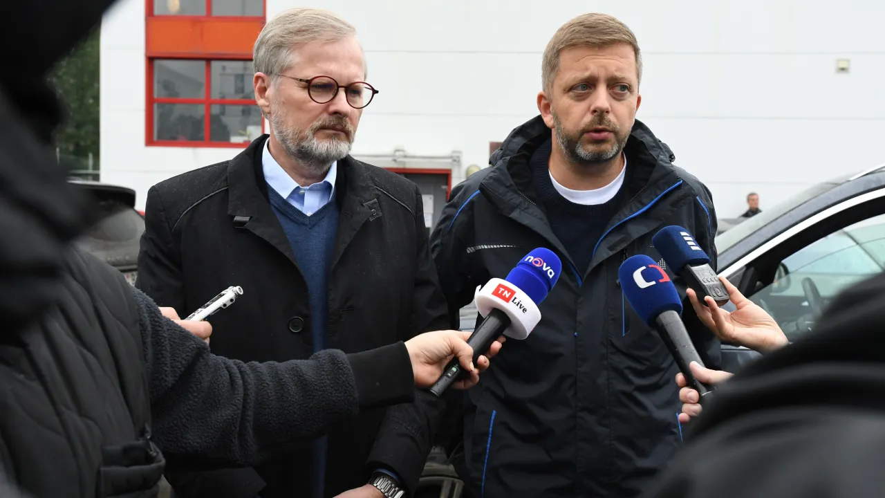 Lidé ze zaplavených obcí budou moci volit ve stanech, řekl poslancům ...