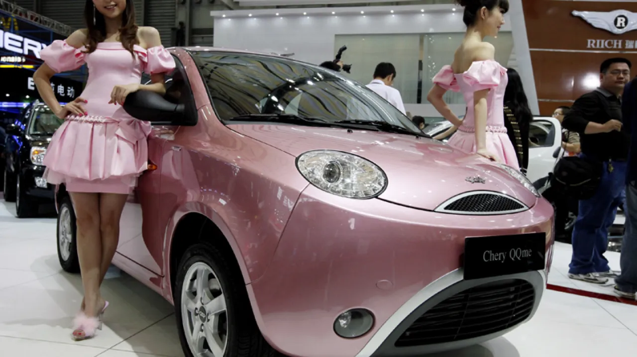 V Šanghaji začíná tradiční autosalon — ČT24 — Česká televize