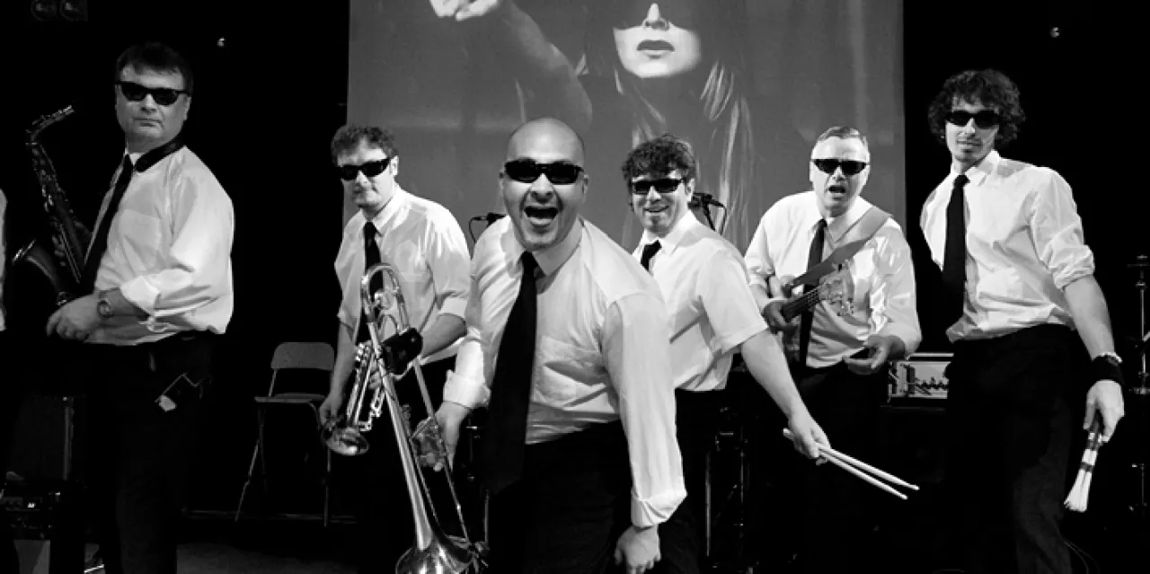 Žár trvá: Laura a její tygři jsou čtvrtstoletí — ČT24 — Česká televize