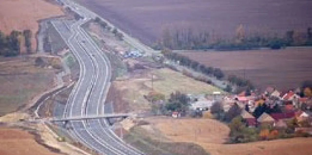 Na Lounsku byl zprovozněn další úsek R7 z Prahy do Chomutova — ČT24 ...