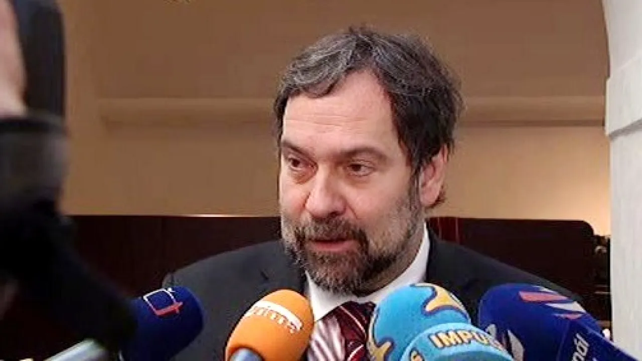 John ukončil projekt hasičské akademie v Hradci Králové — ČT24 — Česká ...