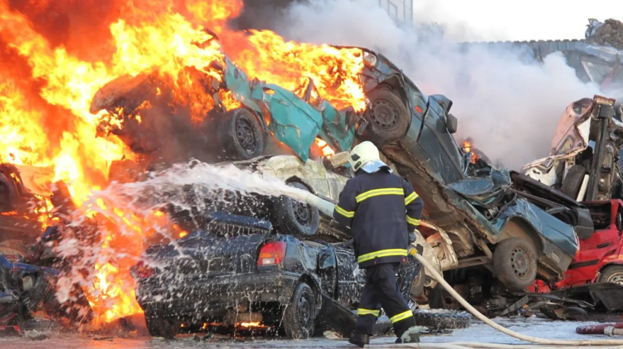 Dým z autovraků dusil Českou Lípu — ČT24 — Česká televize