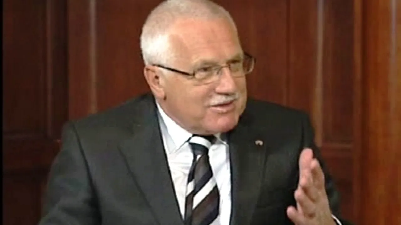 Klaus dostal evropskou petici proti Lisabonu s 20 tisíci podpisy — ČT24 ...