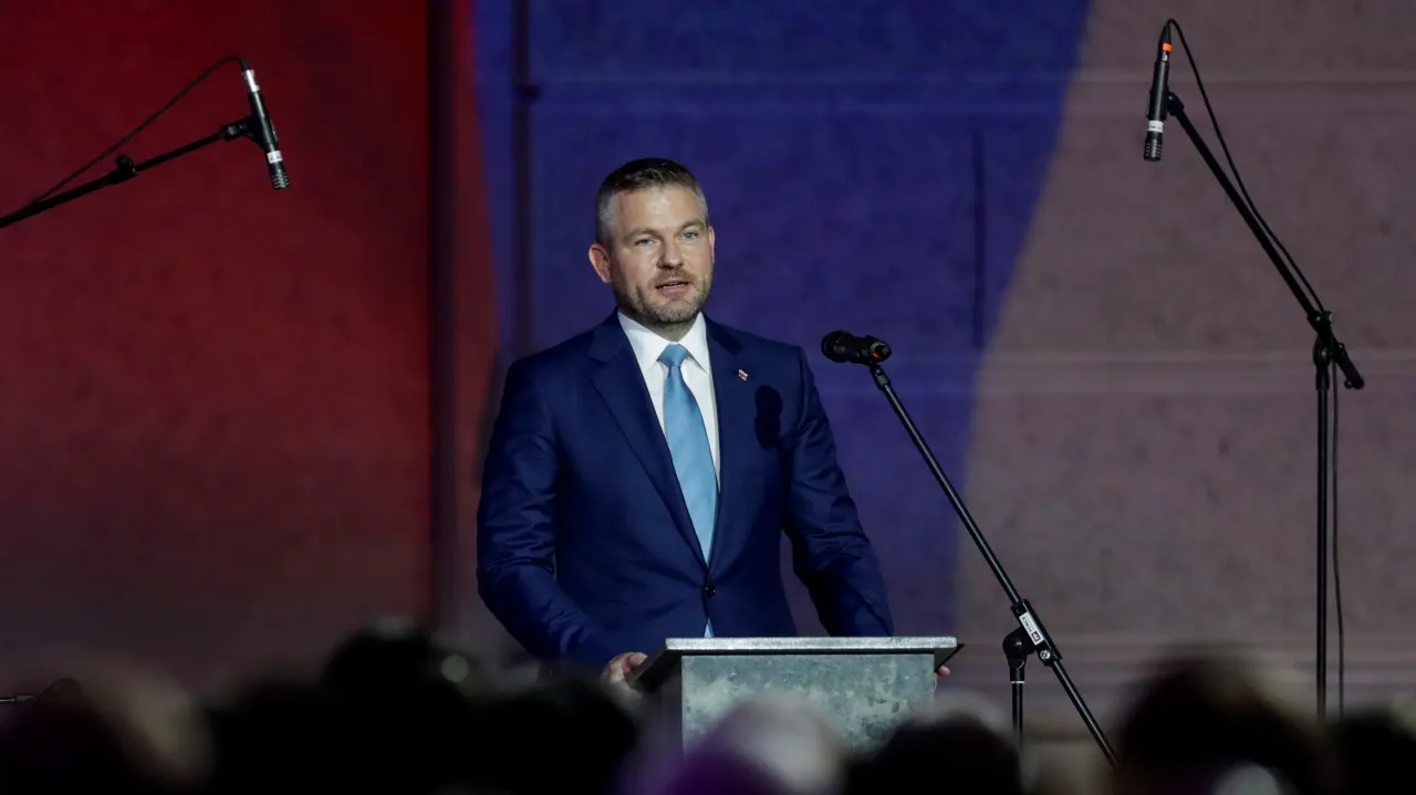 Pellegrini balancuje mezi dvěma světy a jeho Hlas utichá — ČT24 — Česká ...