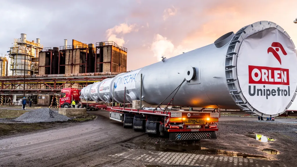 Orlen Unipetrol loni navýšil víc než pětinásobně zisk — ČT24 — Česká televize