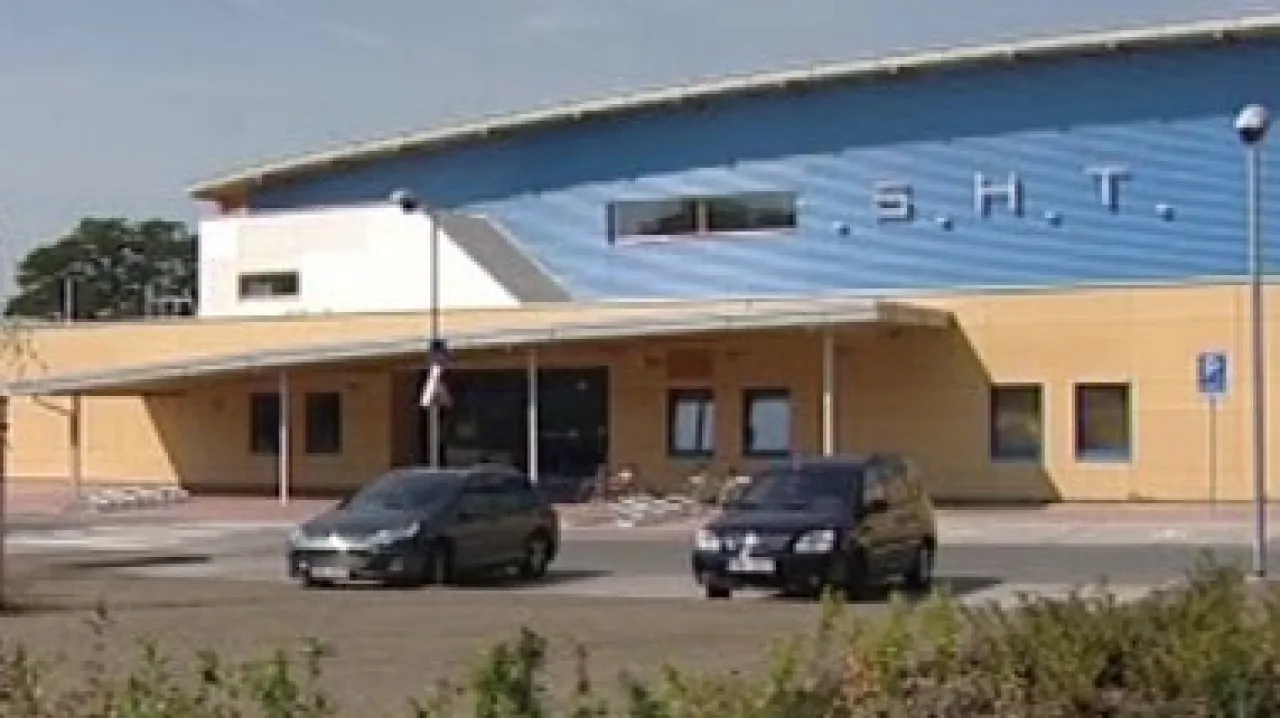 Nová sportovní hala v Hradci Králové je sportovcům nebezpečná — ČT24 ...