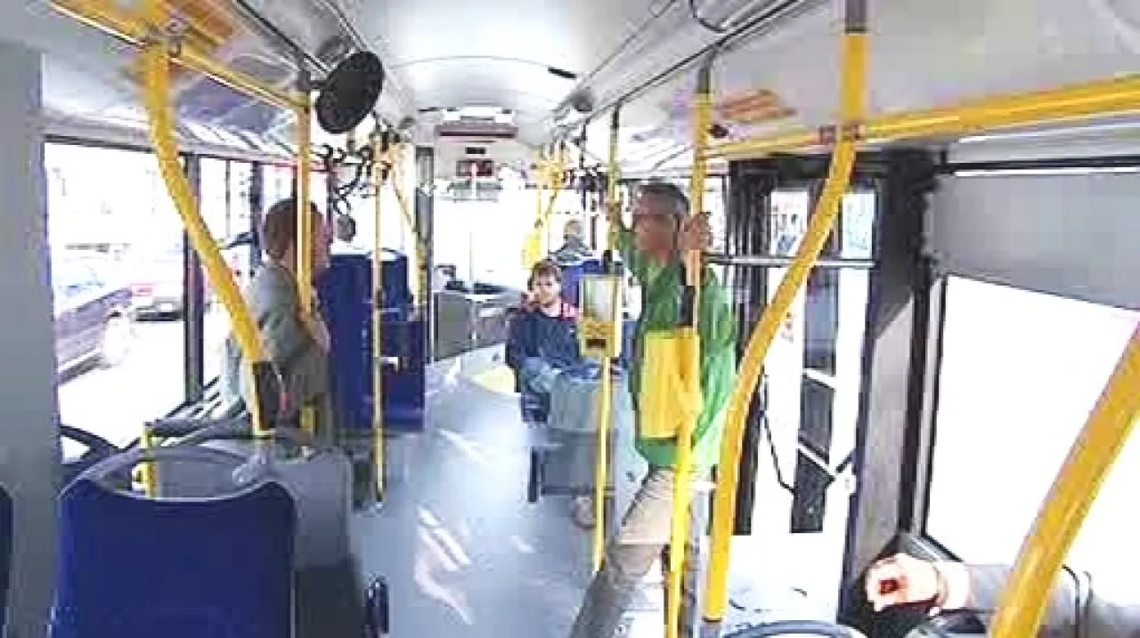 Kolínská MHD má první nízkopodlažní autobus — ČT24 — Česká televize