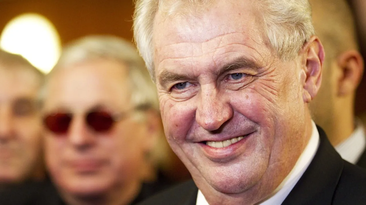 Zeman už má svůj oficiální portrét — ČT24 — Česká televize
