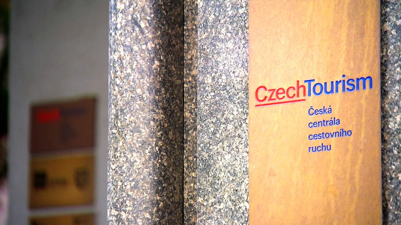 Státní zástupkyně obžalovala dvanáct lidí v kauze veřejných zakázek agentury CzechTourism — ČT24 ...