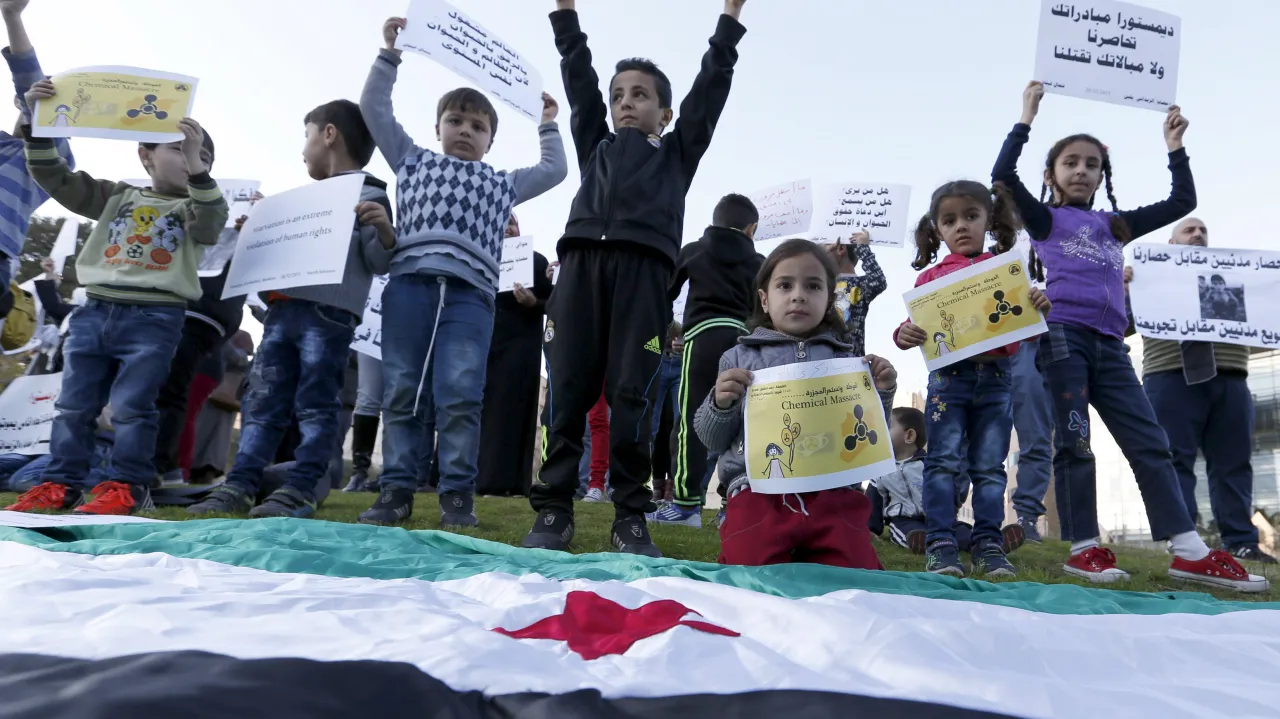 Asadův režim pustí humanitární konvoj do hladovějící Madáji — ČT24 ...