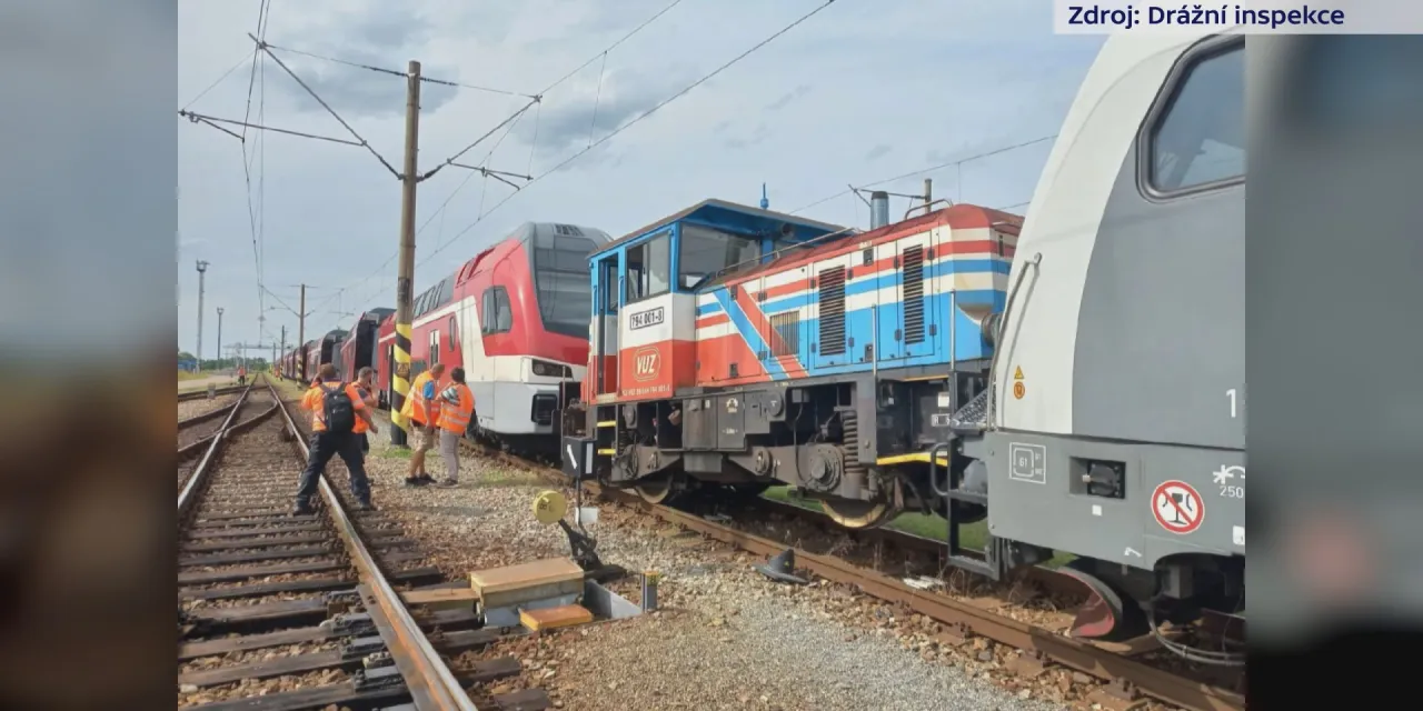 Po nehodě na velimském okruhu jsou poškozené testované vlaky. Jeden ...