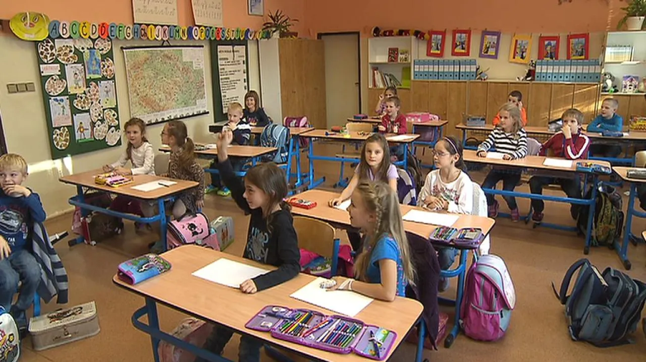 Chládek: Do běžných škol patří maximum dětí — ČT24 — Česká televize