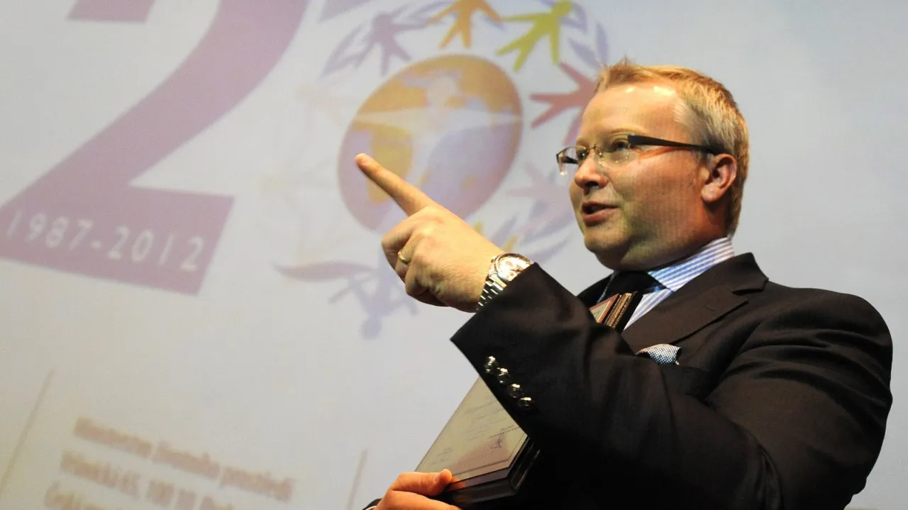 Ropákem roku je Chalupa, Zelená perla putuje k Jaklovi — ČT24 — Česká ...