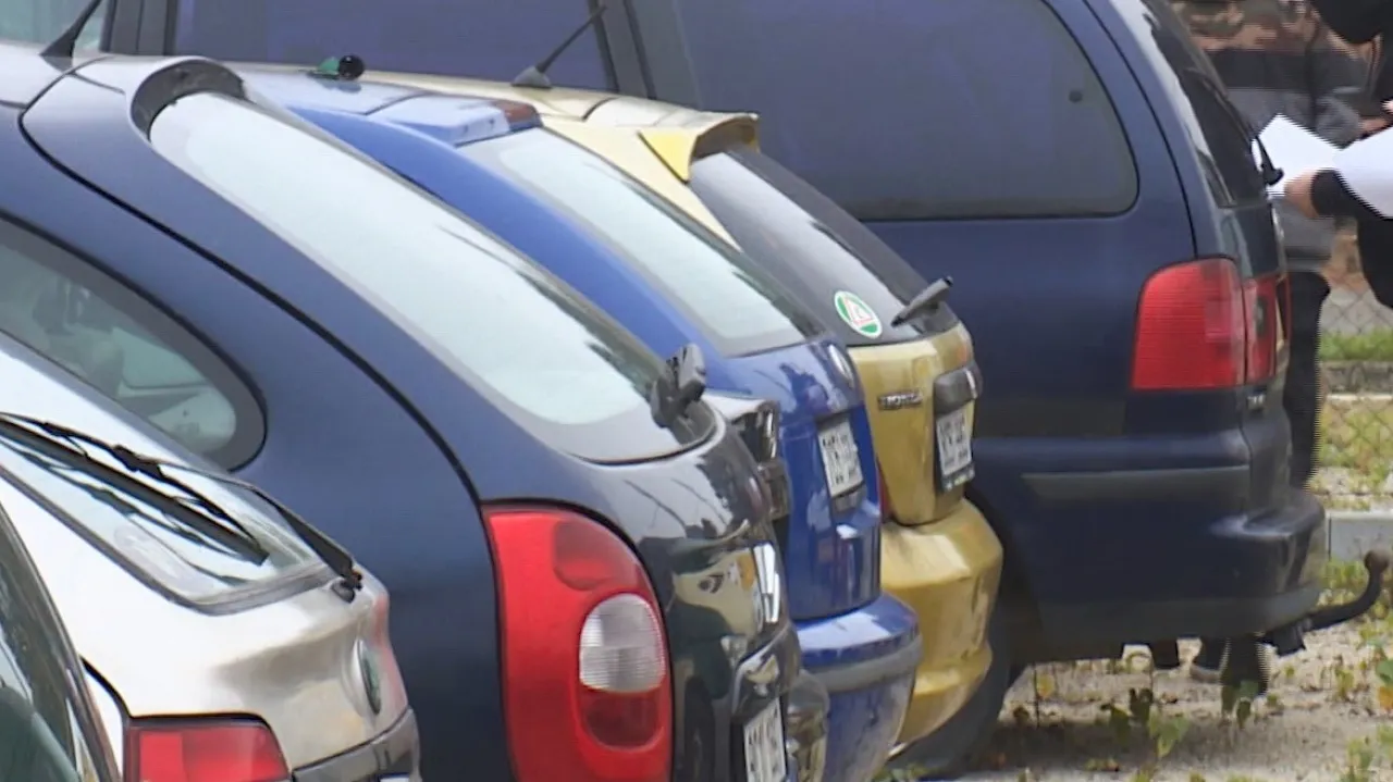 České Budějovice vydražily autovraky z ulic za třicet tisíc korun ...