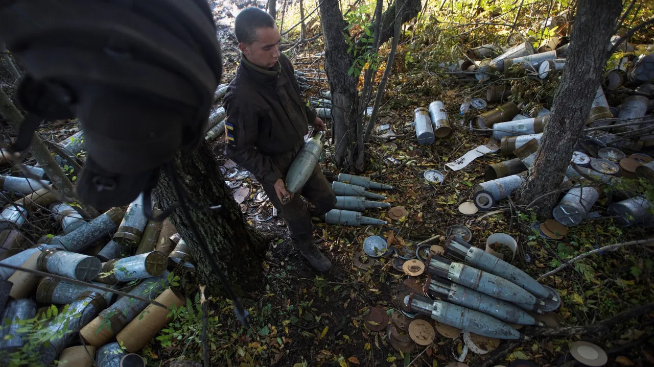 Ruské dělostřelectvo se dle Kyjeva snaží zabránit ukrajinskému postupu ...