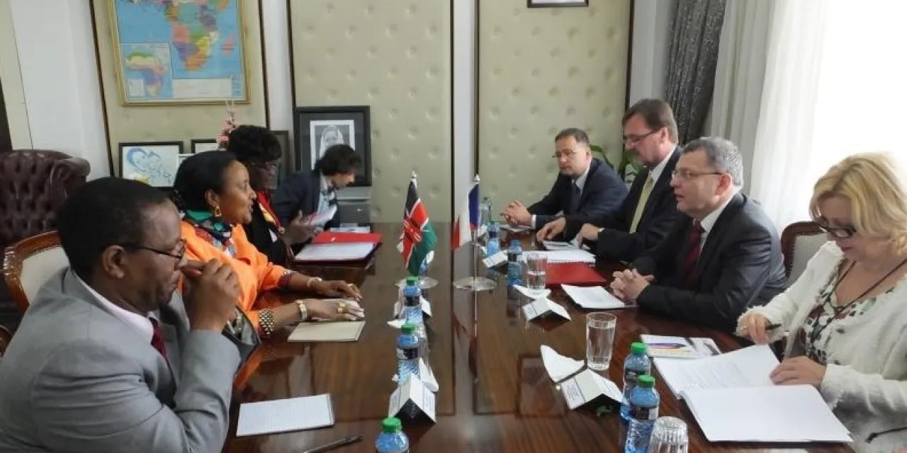 Praha nabídla Keni pomoc s teroristy — ČT24 — Česká televize