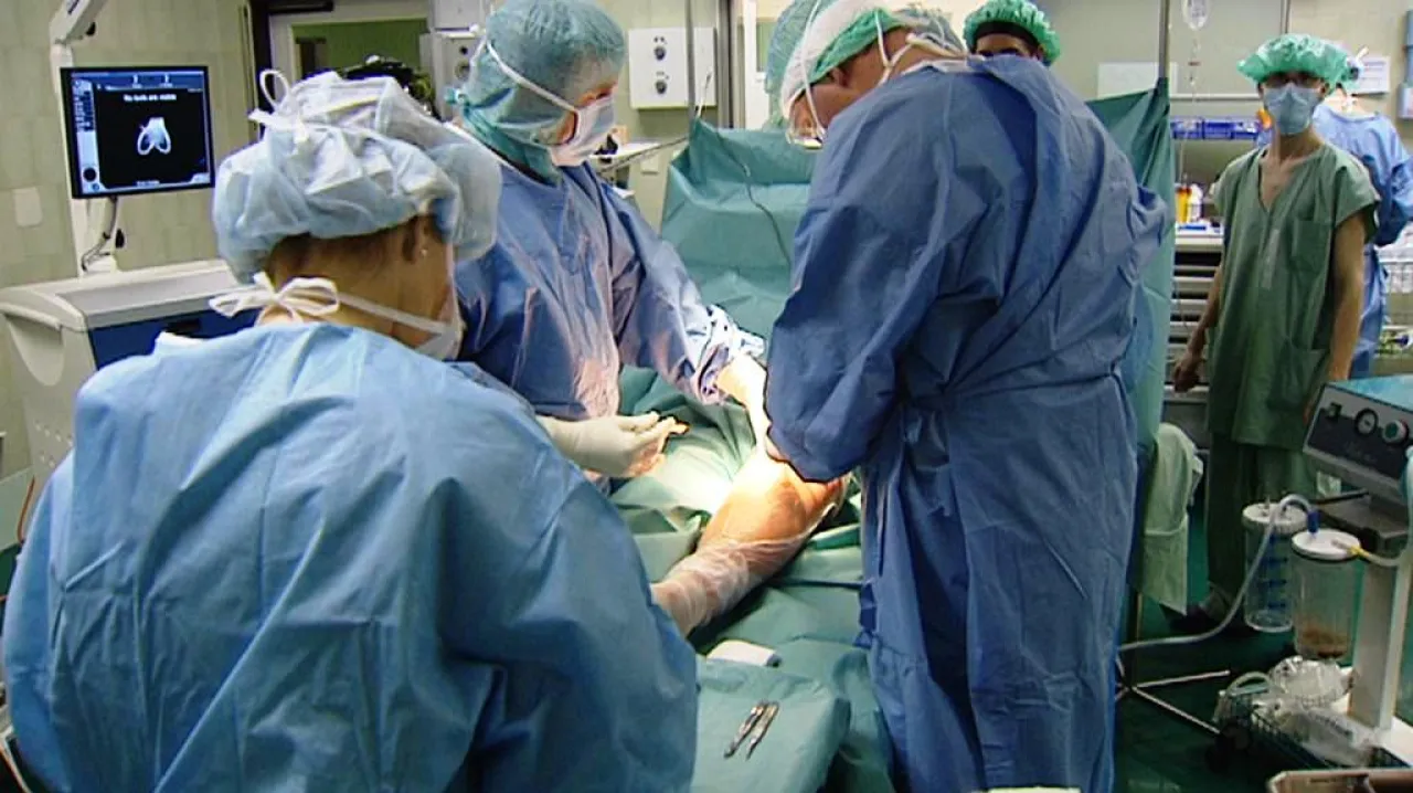 Z operace bude pitva, varují lékaři před délkou čekacích lhůt — ČT24 ...