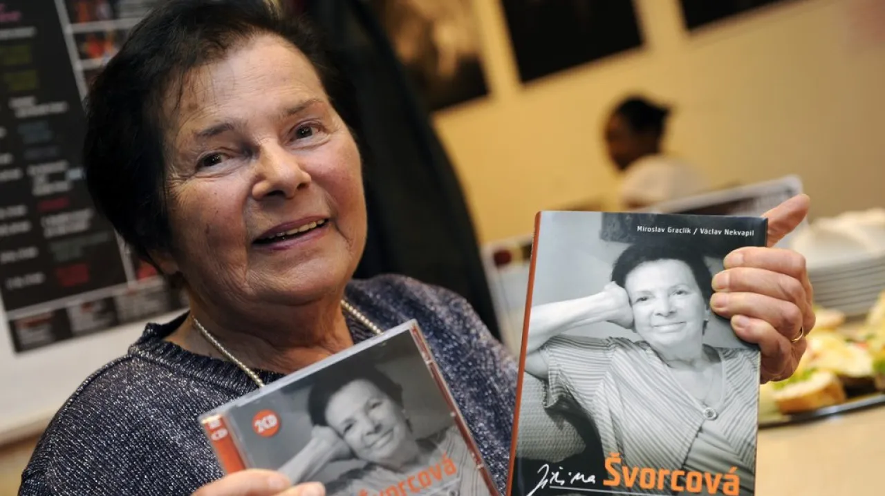 Zemřela herečka a komunistka Jiřina Švorcová — ČT24 — Česká televize