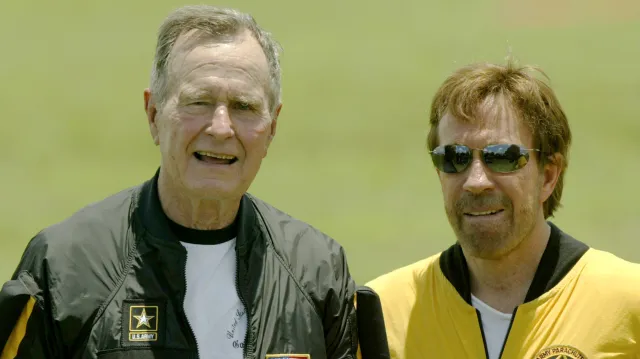 Zemřel Chuck Norris — ČT24 — Česká televize