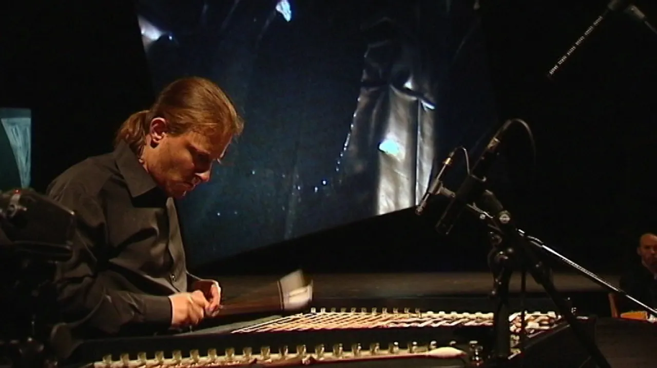 Daniel Skála představil cimbál, jak ho neznáme — ČT24 — Česká televize