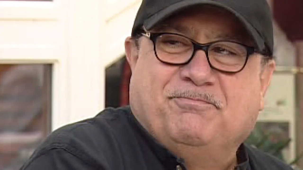 „Michael Douglas je absolutně nejlepší,“ říká Danny DeVito — ČT24 — Česká televize