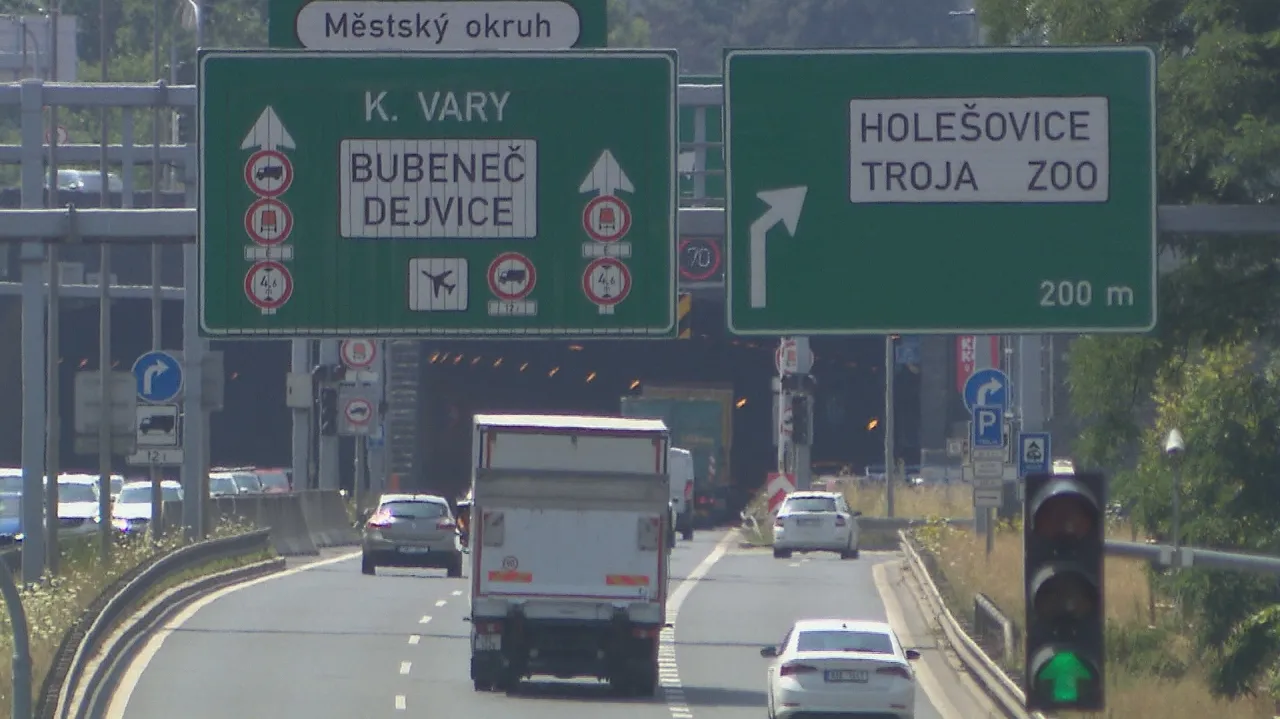 Praha kvůli kolaudaci části tunelu Blanka osloví obyvatele ulice V Holešovičkách — ČT24 — Česká ...