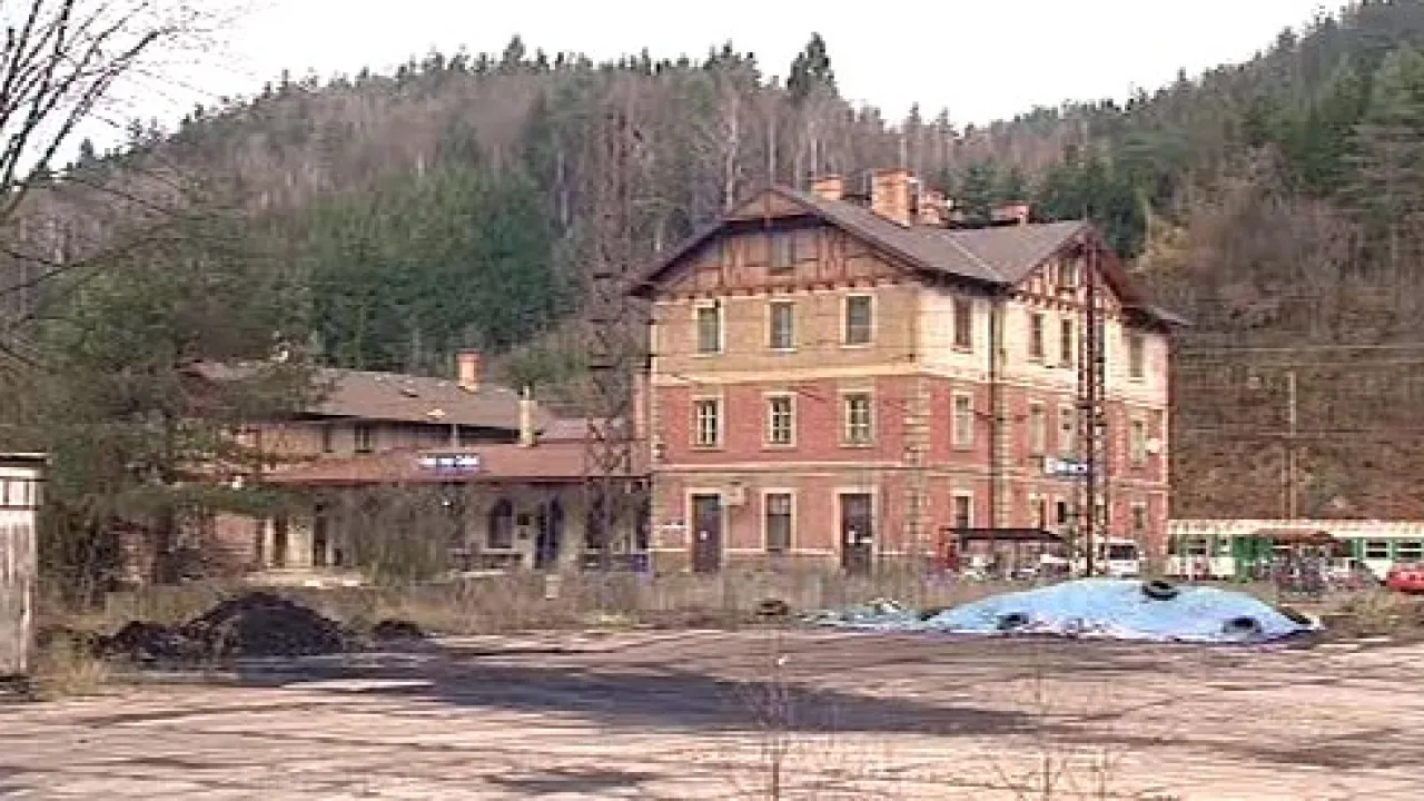 Nádraží v Ústí nad Orlicí bude na třetí pokus kulturní památkou — ČT24 ...