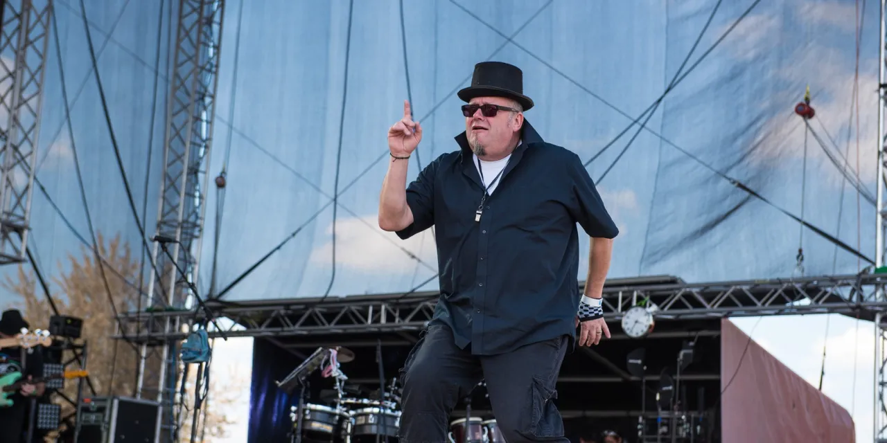 Zemřel frontman skupiny Sto zvířat Jan Kalina — ČT24 — Česká televize