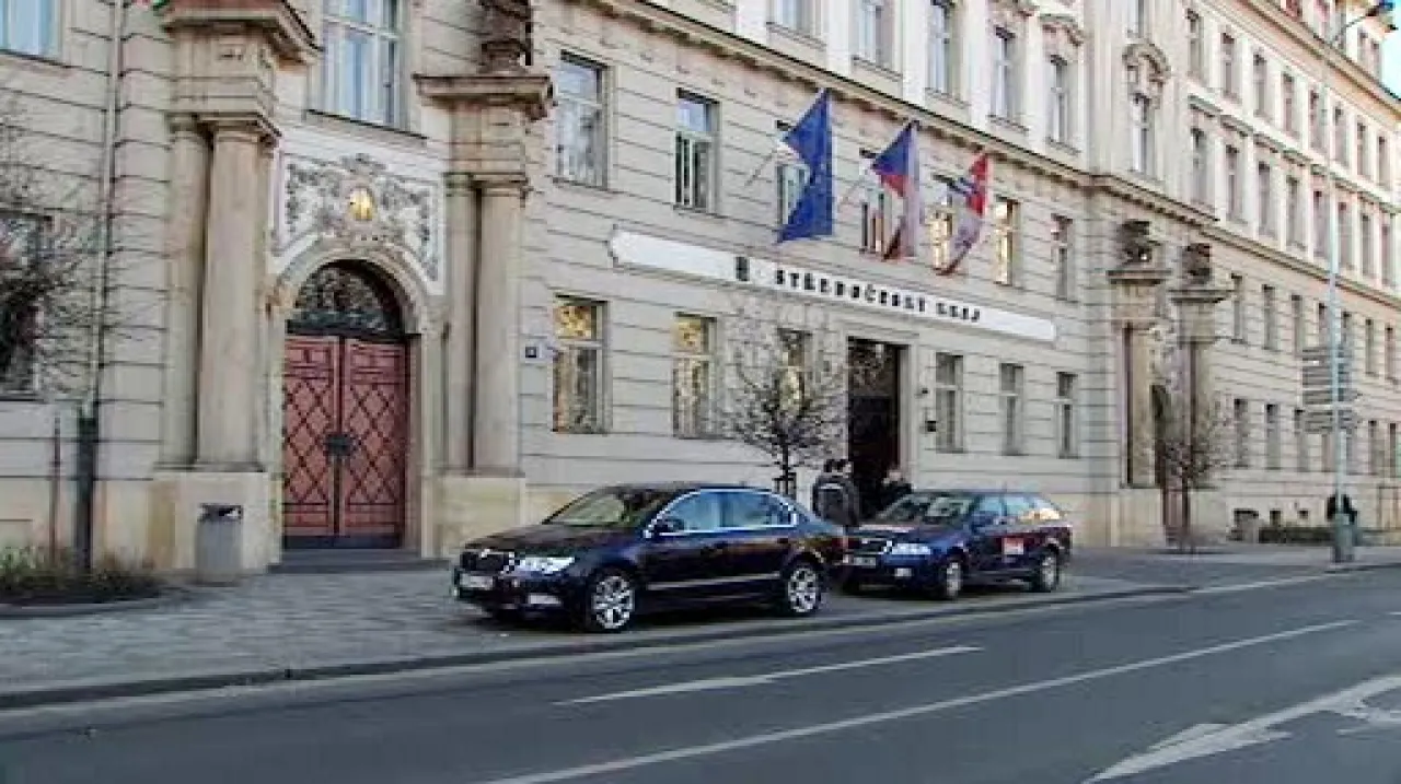 Rath musí vyčarovat další miliony na jízdné zdarma, opozice mluví o ...