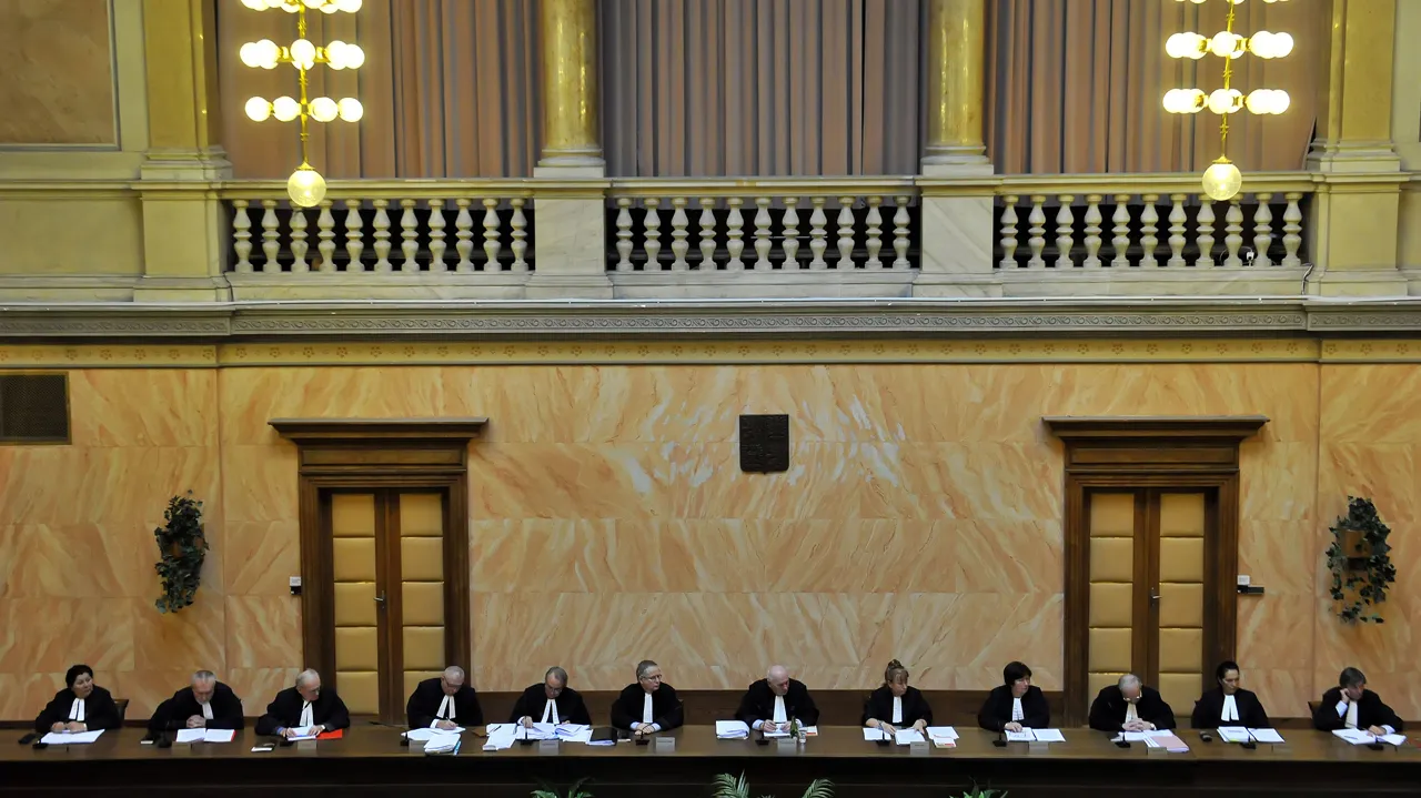Musil a Zemánek obléknou talár ústavního soudce — ČT24 — Česká televize