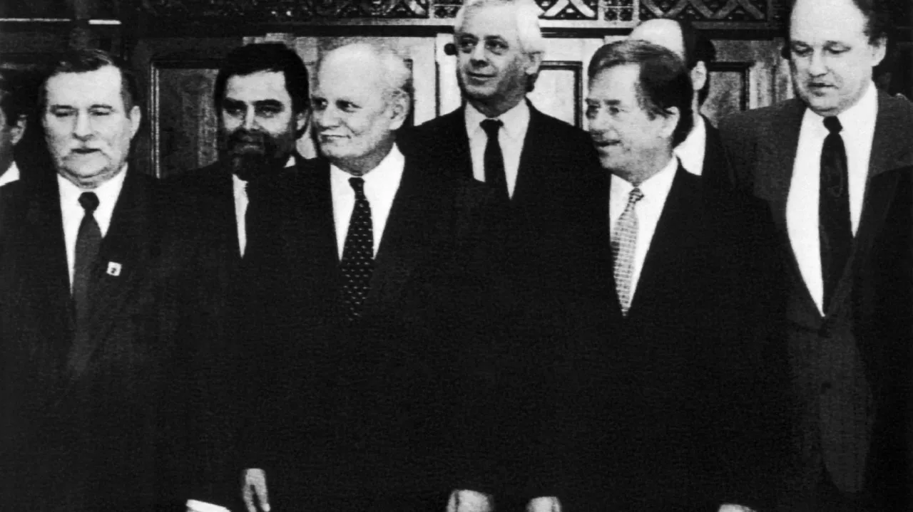Visegrádská skupina přežila 25 let a drží stále pevněji — ČT24 — Česká ...