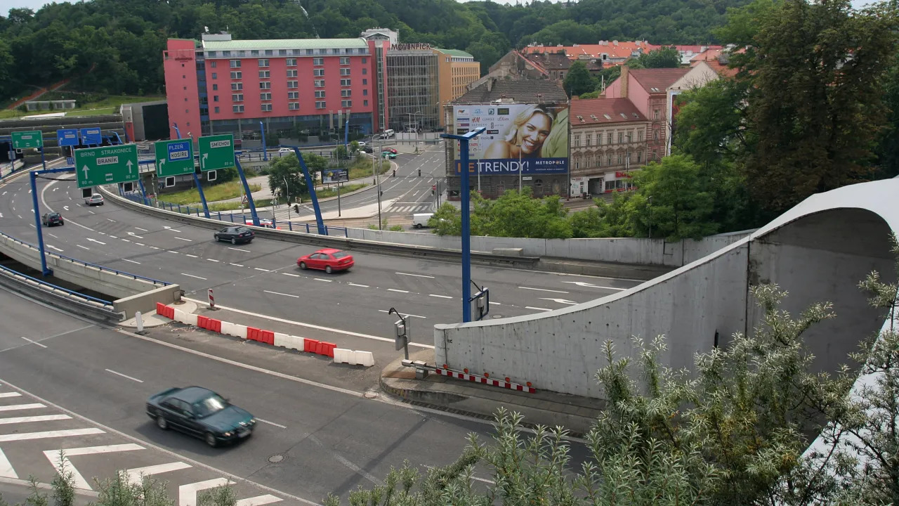 Revize Strahovského tunelu začala, rekonstrukce vyjde na miliardy ...