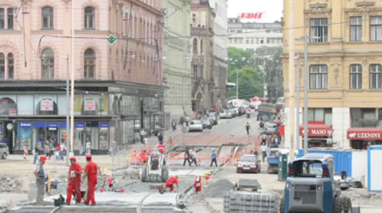 Husova ulice v Brně se bude opravovat 14 měsíců, ne dva roky — ČT24 — Česká televize