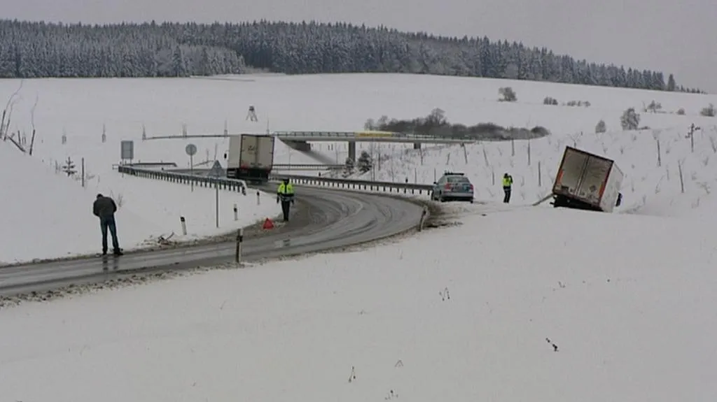 Nebezpečná silnice si vybírá daň — ČT24 — Česká televize