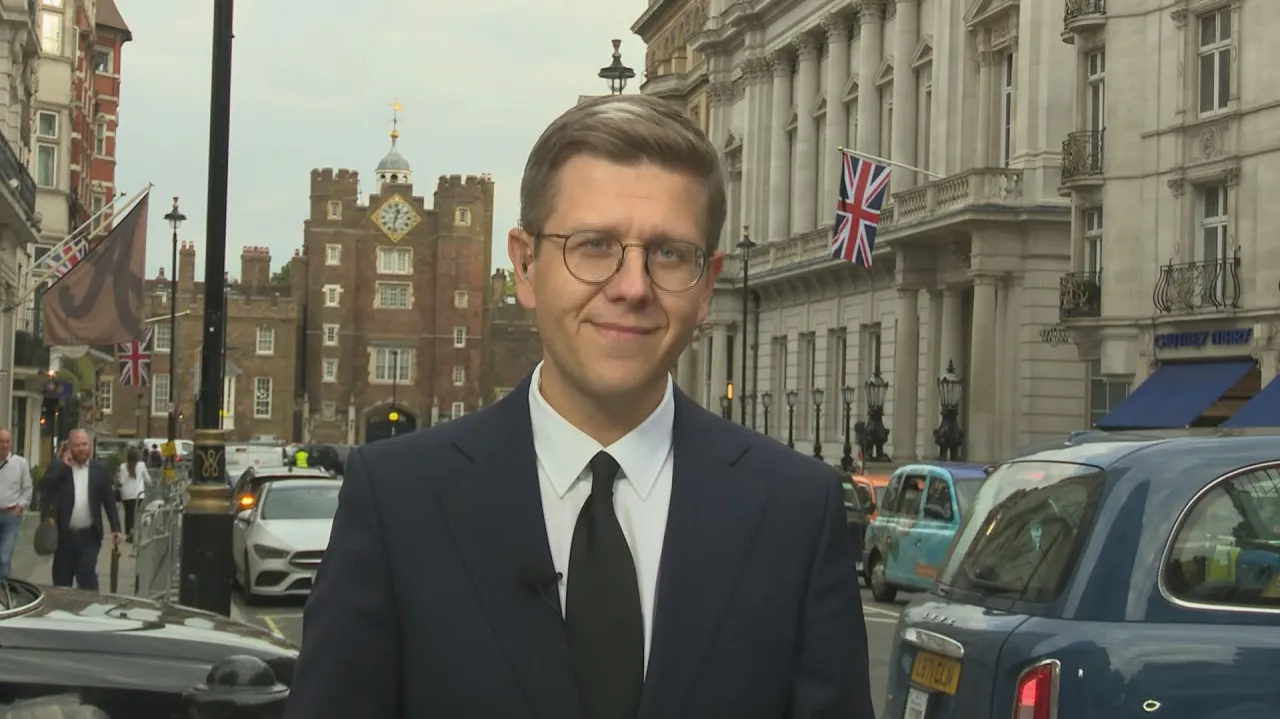 Budeme svědky neuvěřitelného spektáklu, předesílá zpravodaj ČT Vostal ...