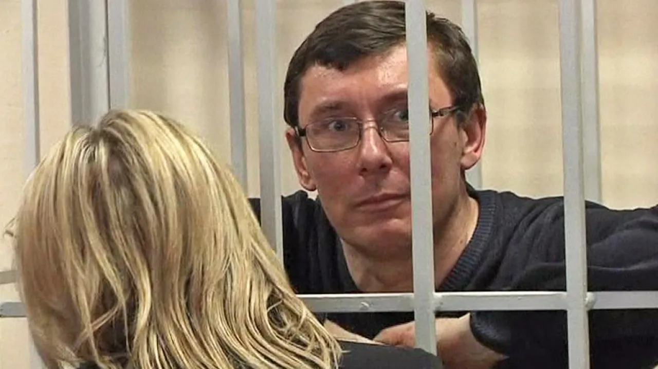 Ukrajinský exministr Lucenko dostal čtyři roky vězení — ČT24 — Česká ...