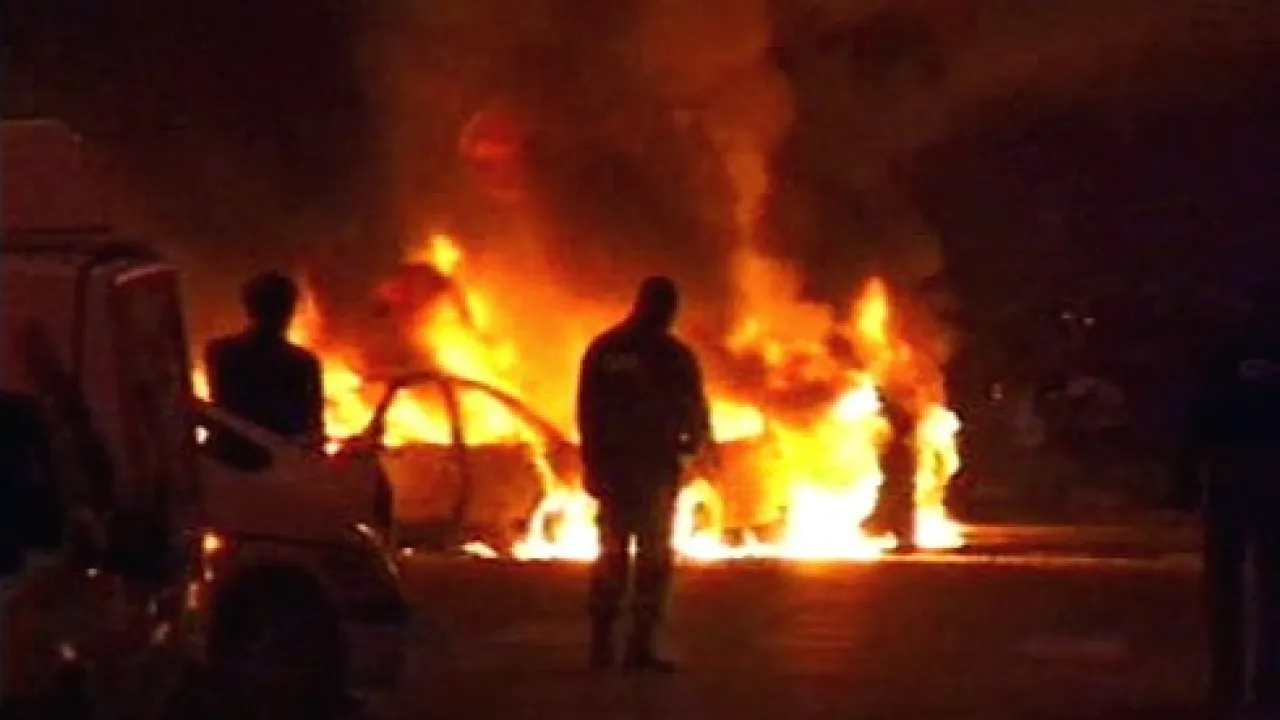 K výročí pádu Bastily shořelo ve Francii 300 aut — ČT24 — Česká televize