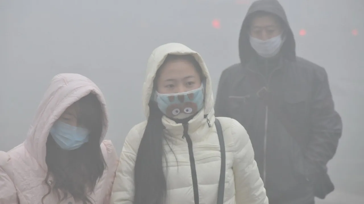 Čínská média propagovala smog, prý zvyšuje smysl pro humor — ČT24 ...