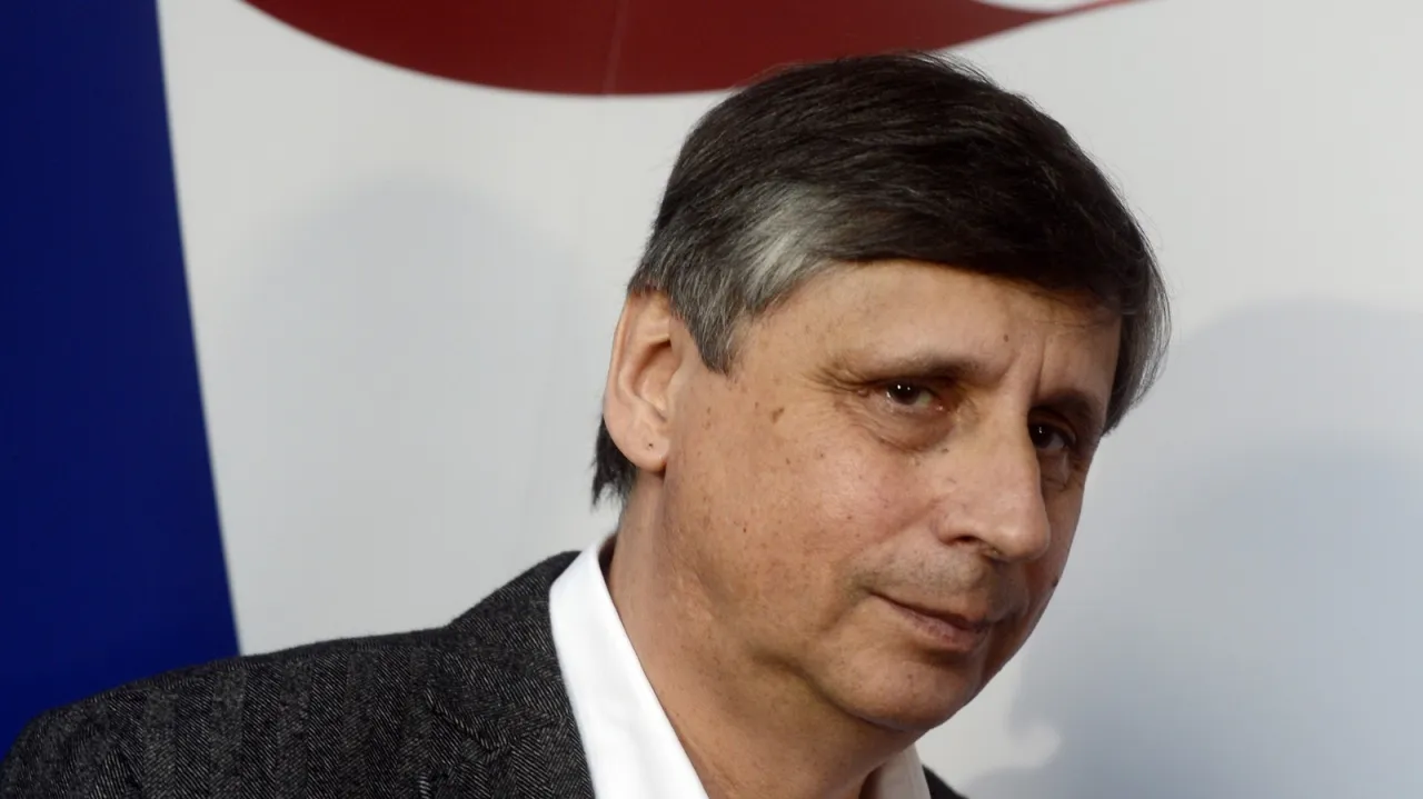 Fischer se vrací k příteli a dárci do CE Group — ČT24 — Česká televize