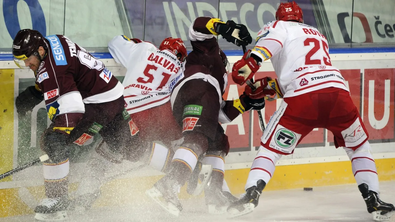 Třinec hostí vedoucí Spartu, Turka čeká premiéra na Slavii — ČT24 ...