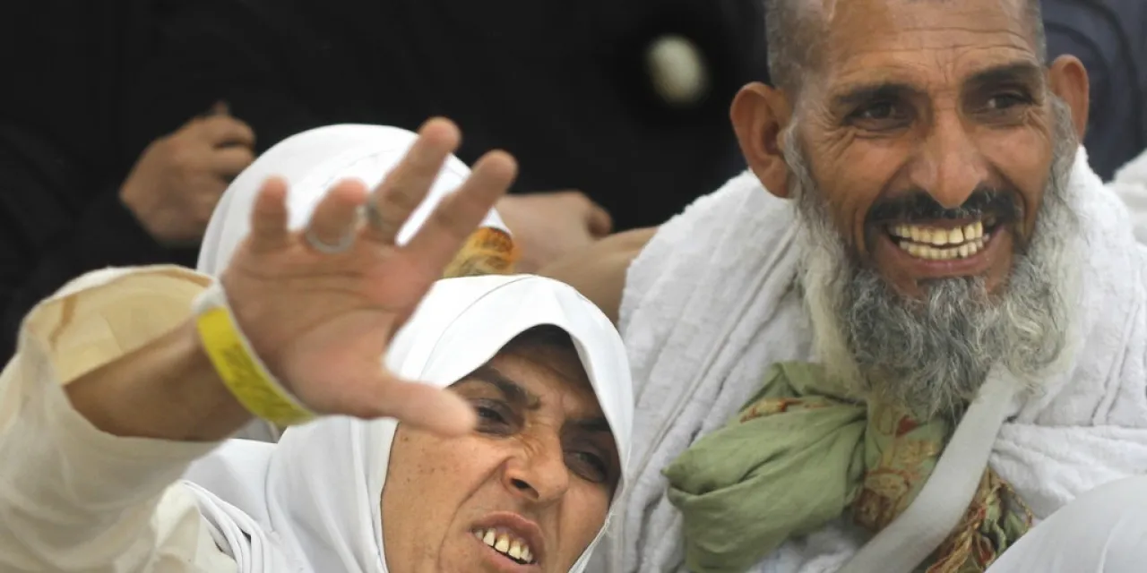 Pouť do Mekky v 21. století: Doprava letadlem a oběť na poukázku — ČT24 — Česká televize