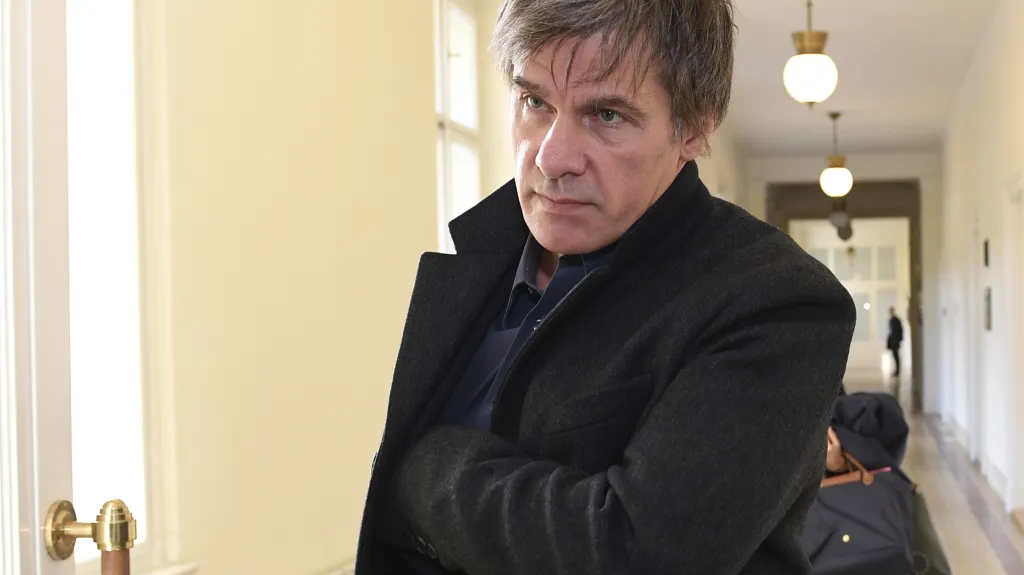 Odvolací soud zrušil zprošťující verdikt v kauze obchodníka Shenara ...