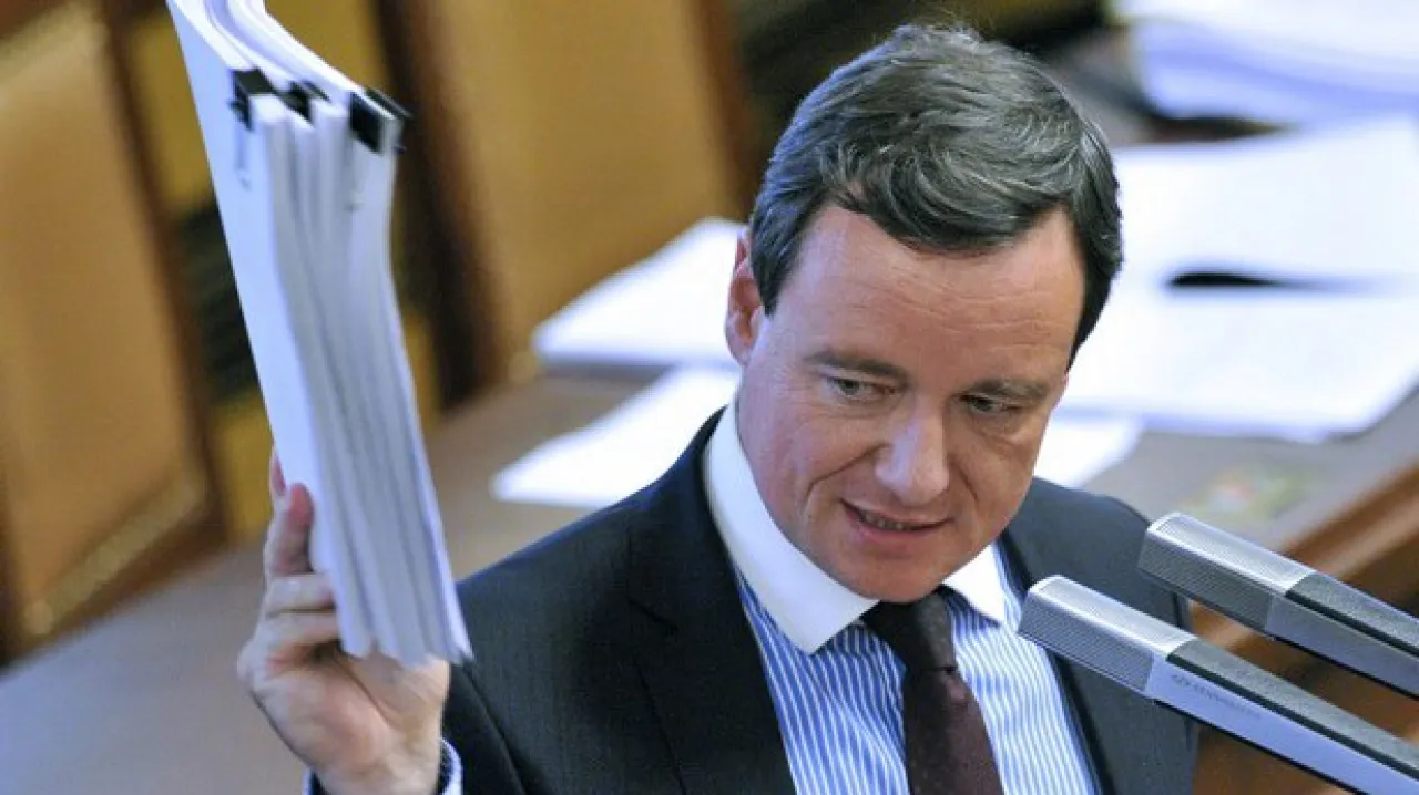 Rath: Vyhodíme stovky milionů z okna za další identický registr — ČT24 ...