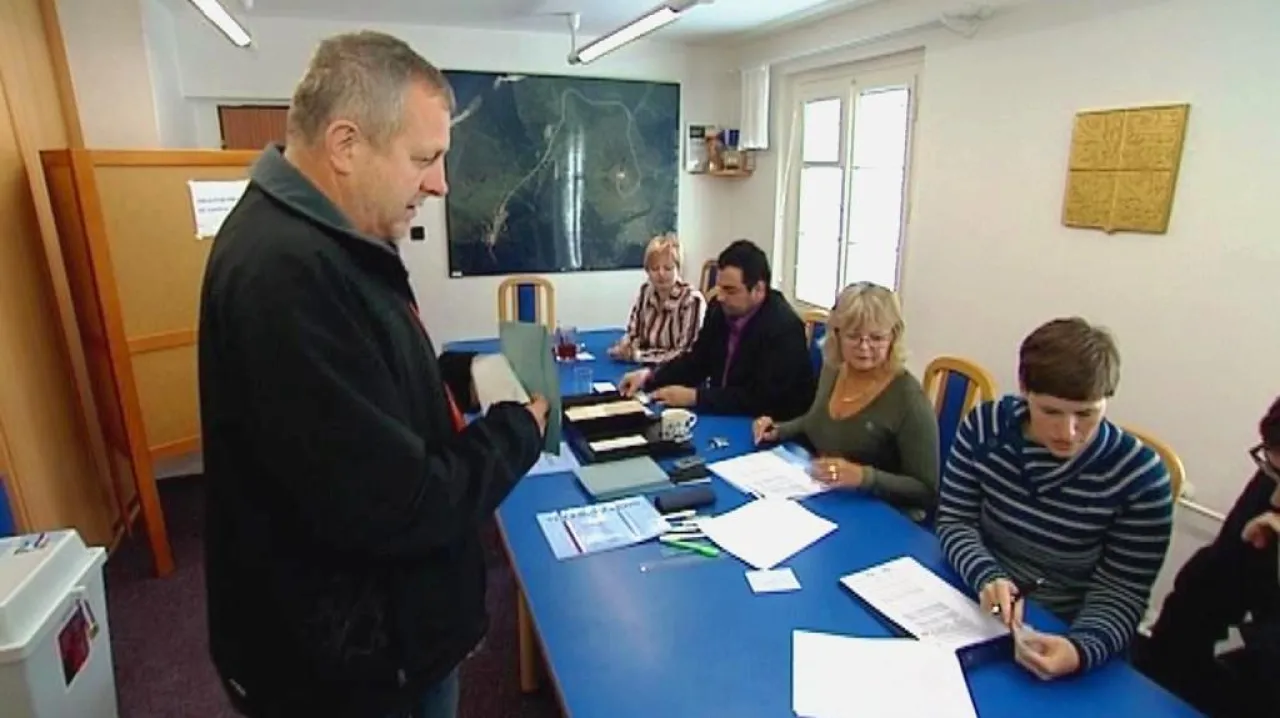 Bývalý agent StB Zifčák si stěžuje na volby — ČT24 — Česká televize