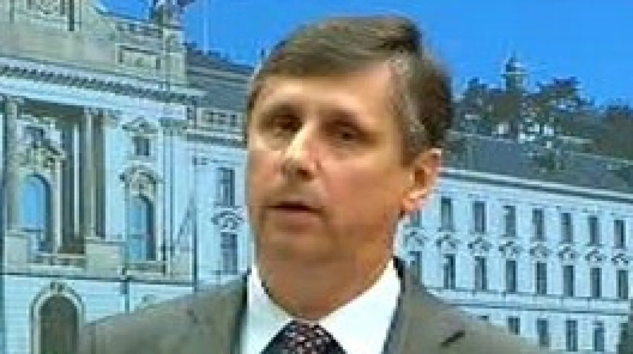 Premiér Fischer má být i předsedou Rady pro výzkum a vývoj — ČT24 ...